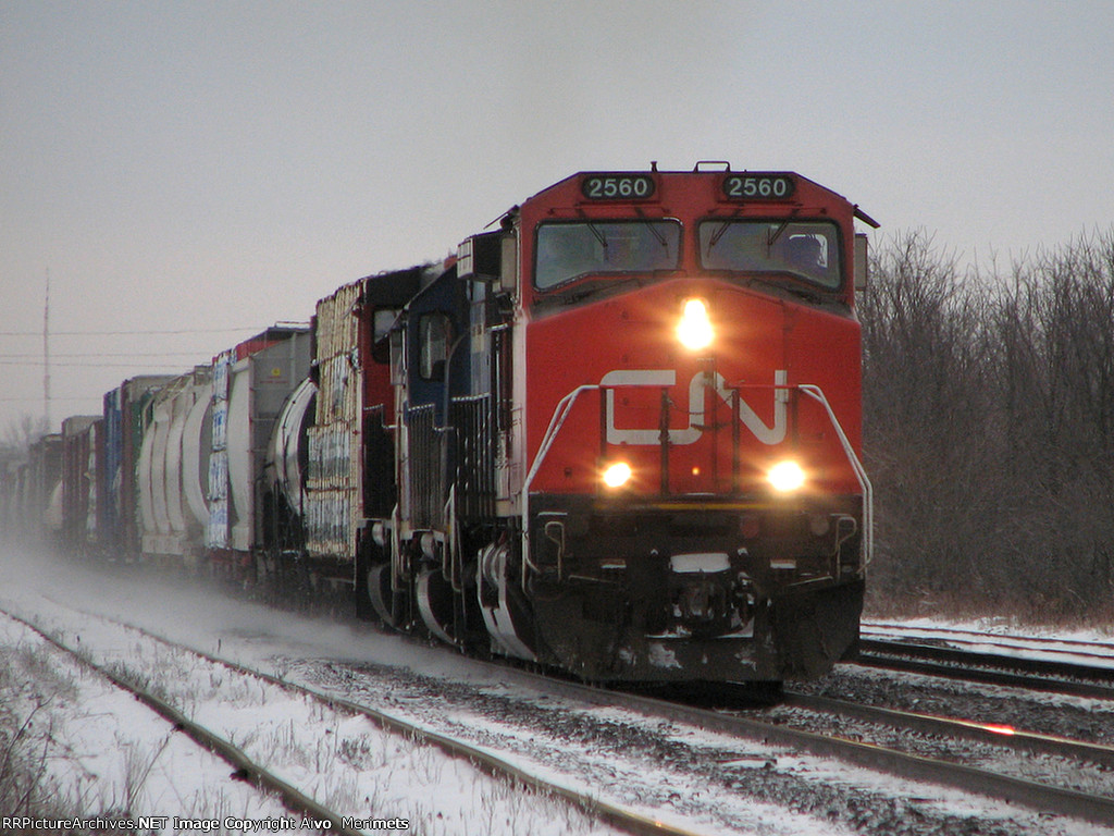 CN 2560 west at Paris West